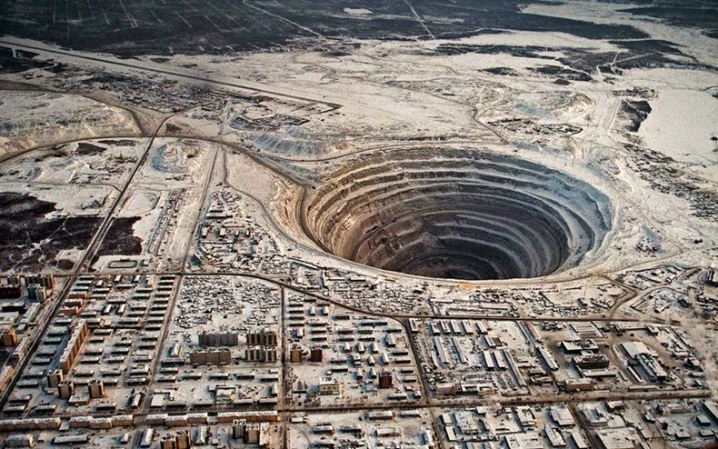 getStunned: Mirny Diamond Mine - World's Largest Mine